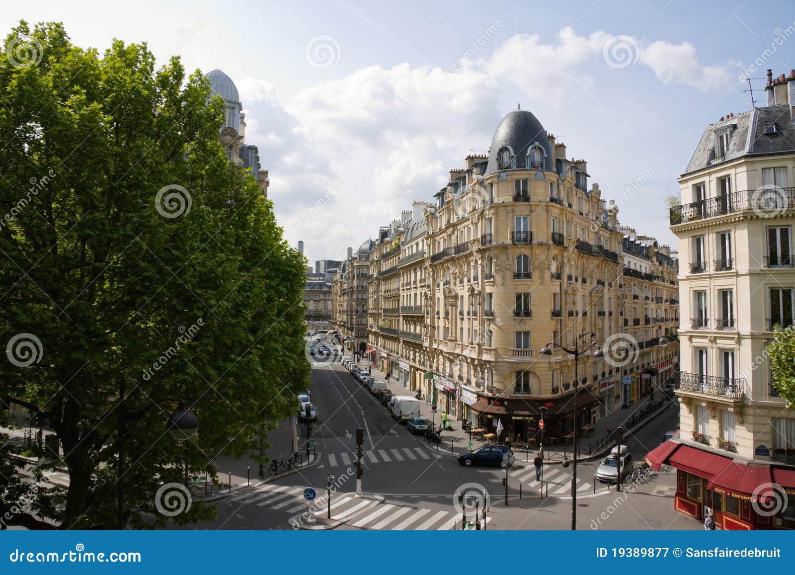 Ruas de Paris imagem de stock. Imagem de nublado, liso - 19389877