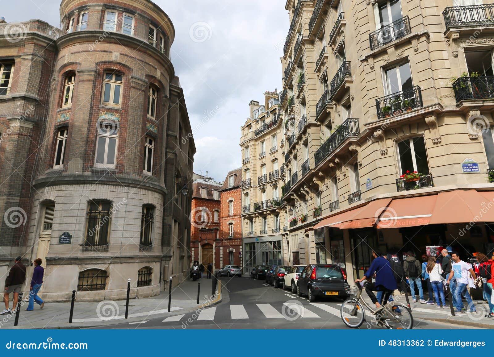 Ruas de Paris fotografia editorial. Imagem de francês - 48313362