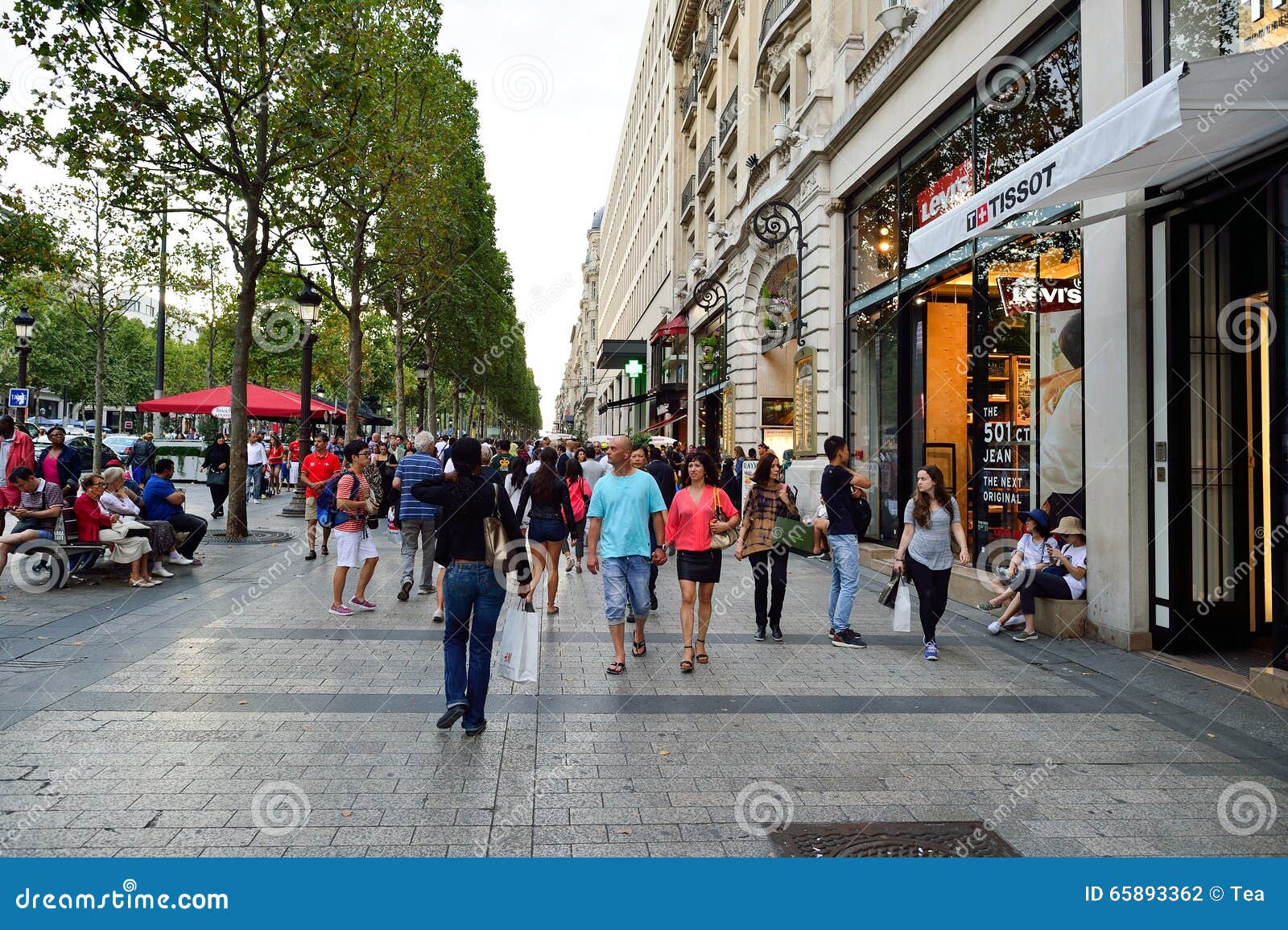 Ruas de Paris fotografia editorial. Imagem de europa - 65893362