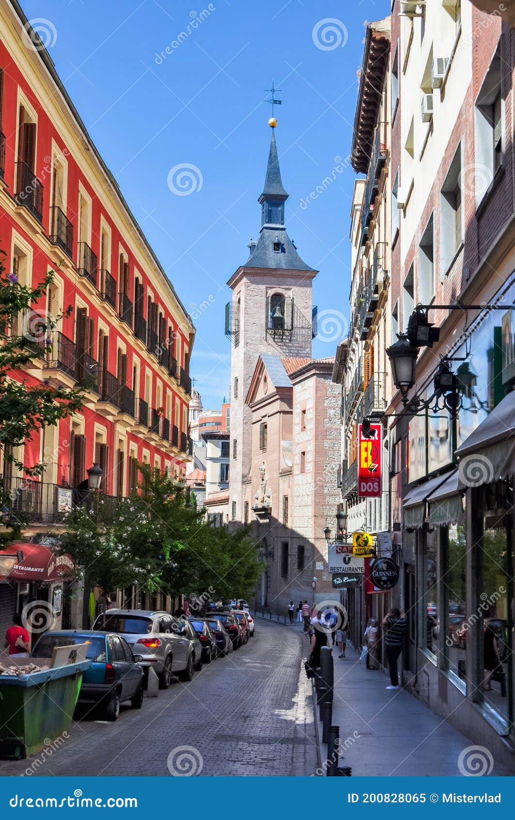 Ruas Estreitas De Madrid, Espanha Imagem Editorial - Imagem de exterior ...