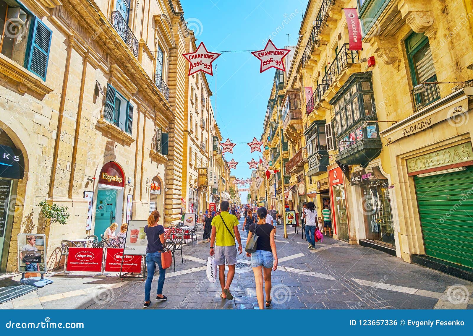 Ruas Medievais De Valletta, Malta Foto Editorial - Imagem de cavaleiros ...