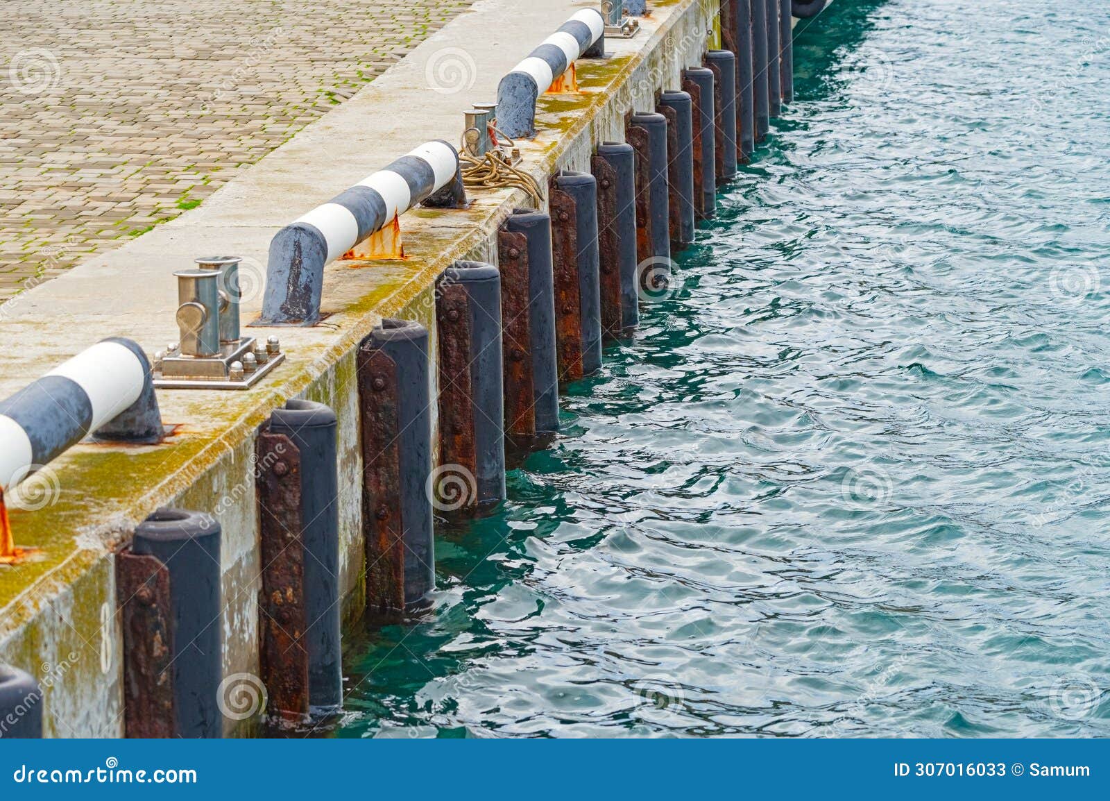 Rubber Jackhammer Mooring Device for Protecting Ships from Damage Stock ...