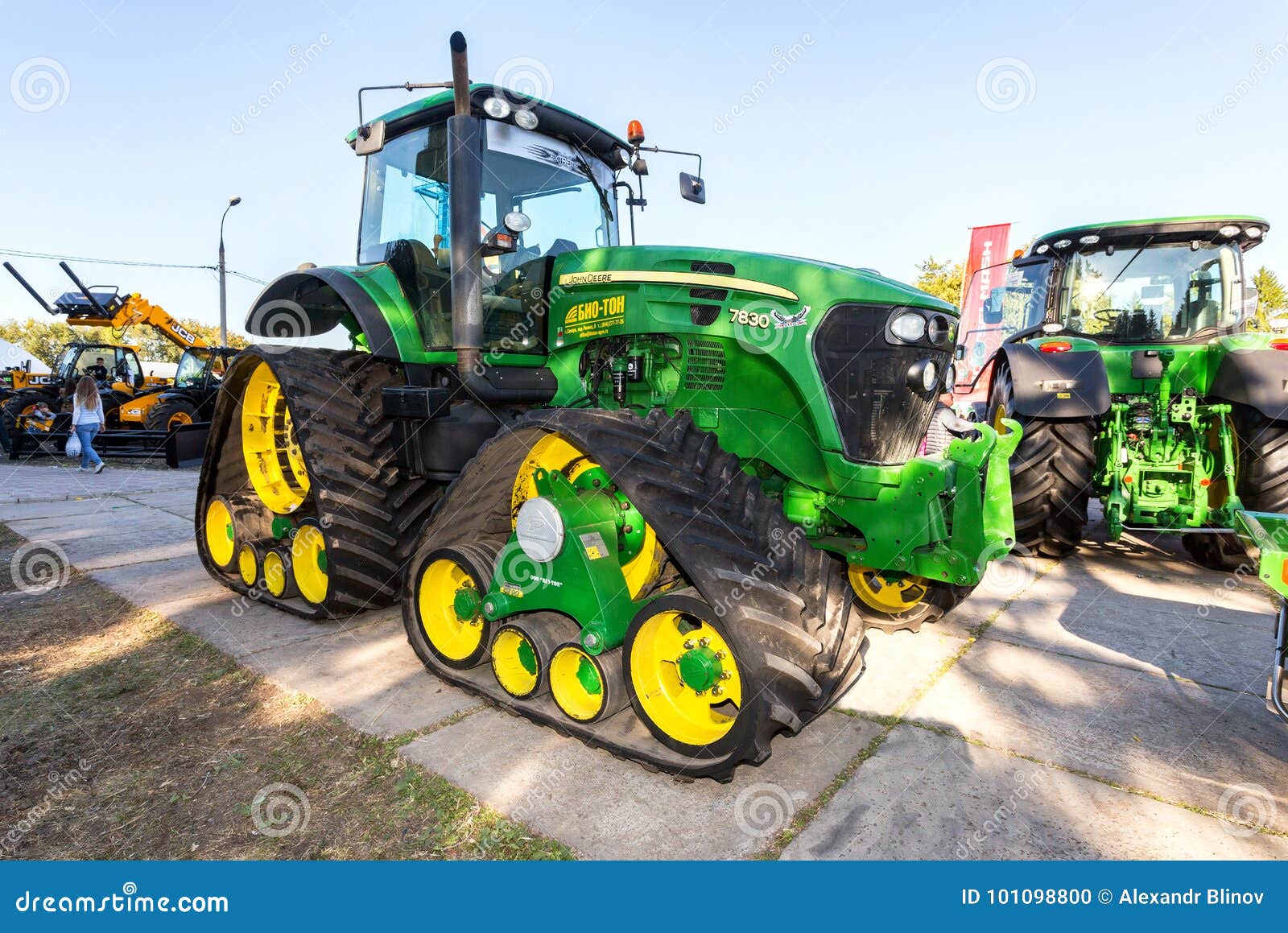 Rubber Track John Deere 7830 Agricultural Tractor on Display at ... Rubber Track John Deere 7830 Agricultural Tractor on Display at ...