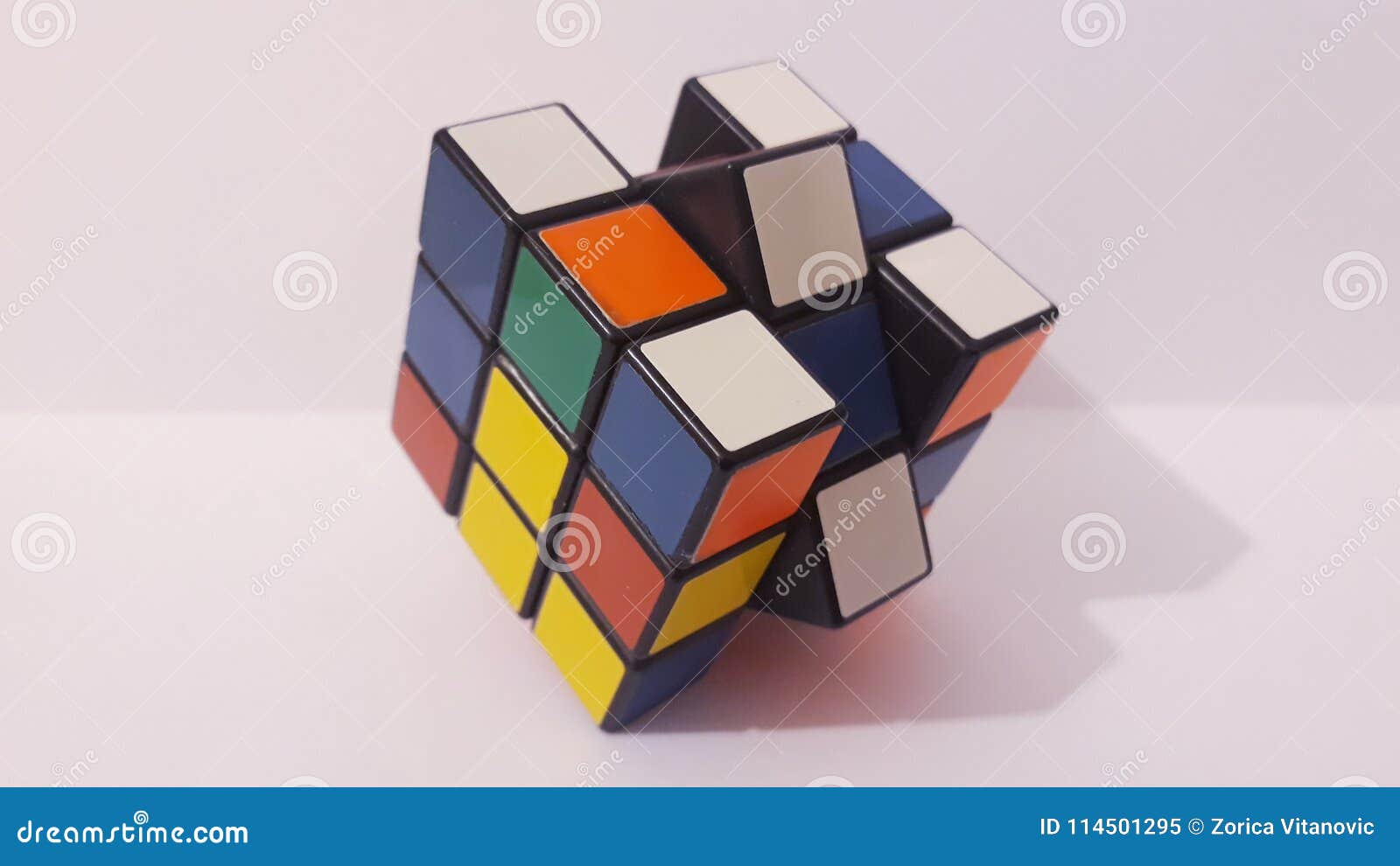 Rubic cube editorial image. Image of motion, rubic, game - 114501295