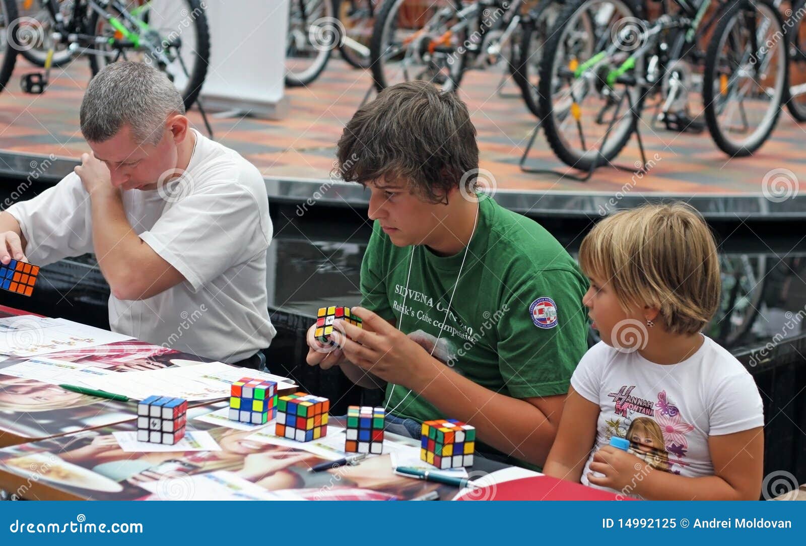 Rubik`s cube competition editorial image. Image of game - 14992125