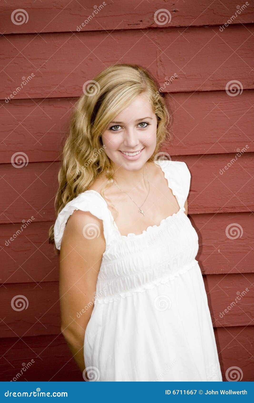 Rubio hermoso imagen de archivo. Imagen de ocasional, alineada - 6711667