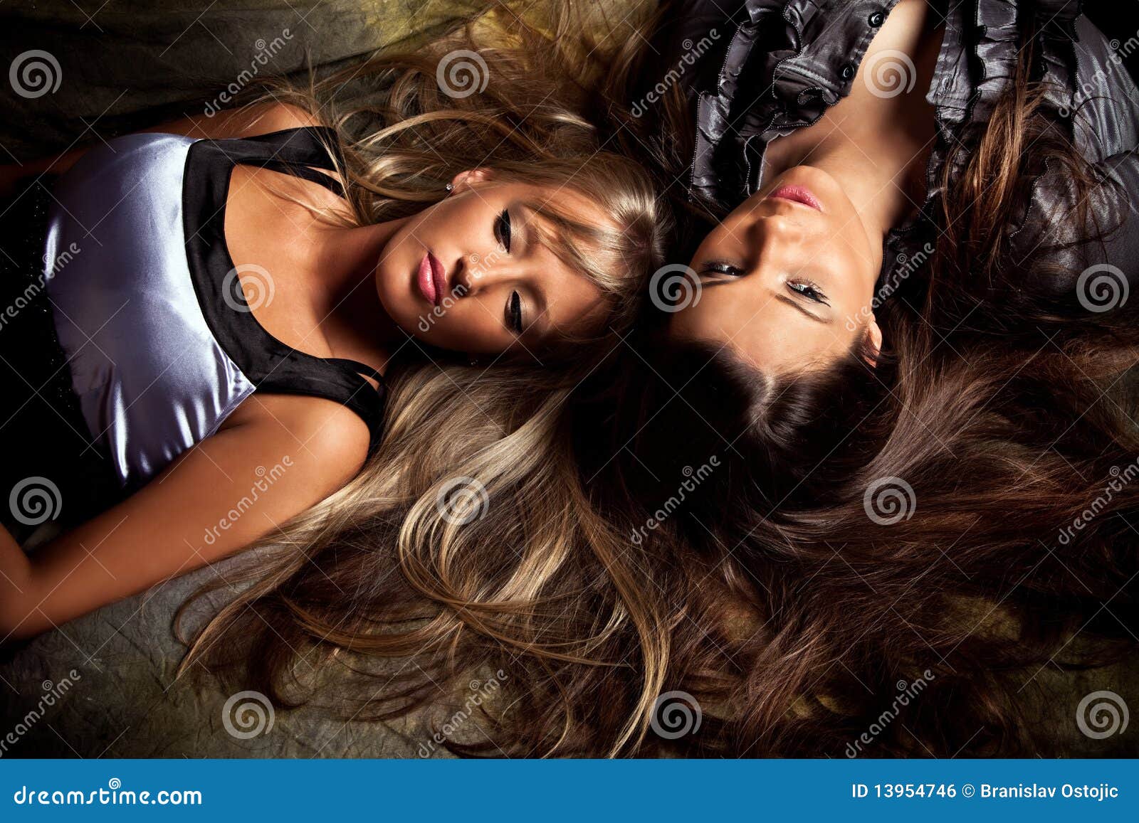 Rubio y trigueno foto de archivo. Imagen de rubio, mentira - 13954746