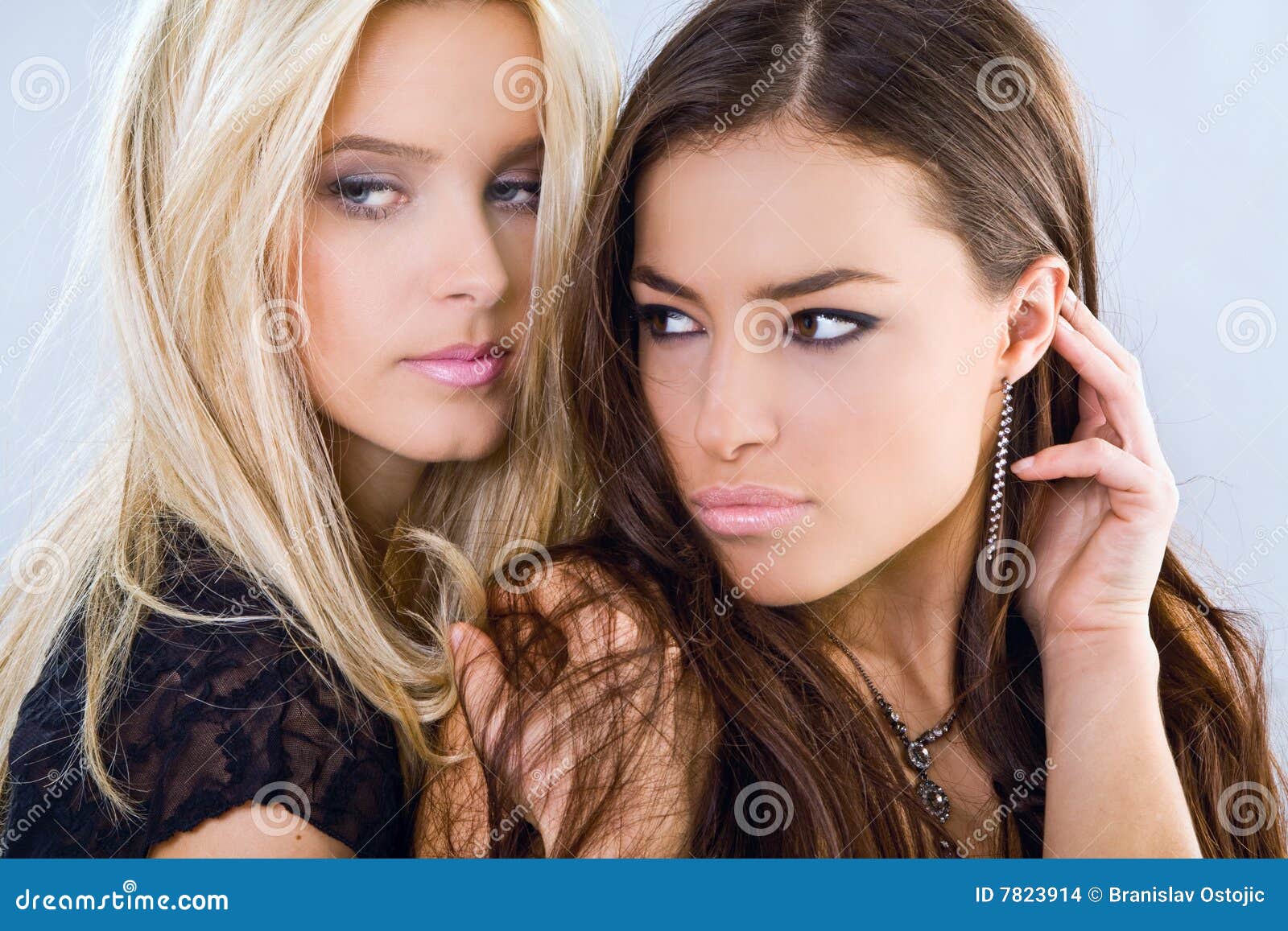 Rubio y trigueno foto de archivo. Imagen de moderno, joven - 7823914