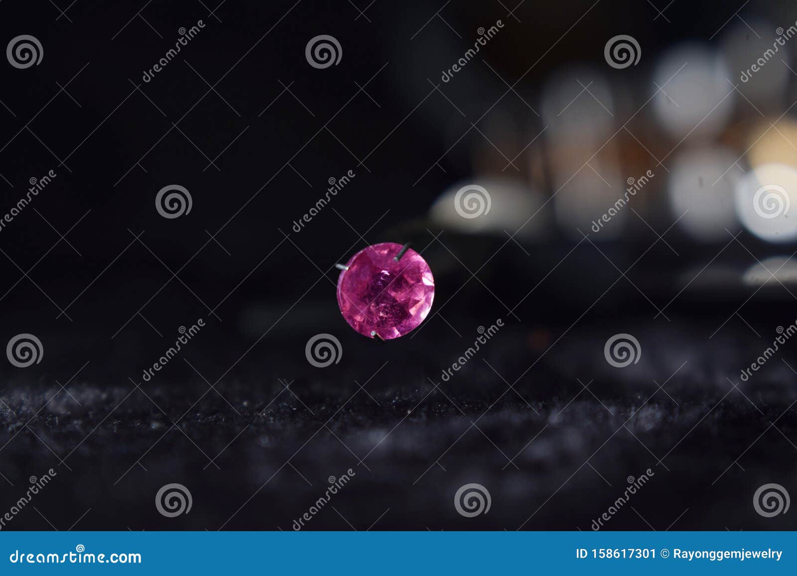 Ruby Es Una Hermosa Piedra Roja Que Es Rara Foto editorial - Imagen de ...