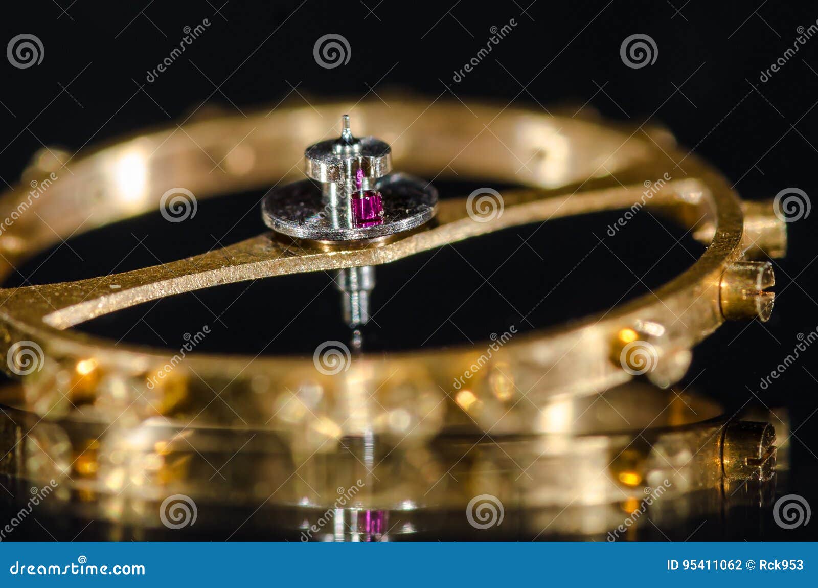Ruby Impulse Roller Jewel Installed En La Rueda De Balanza Foto de ...