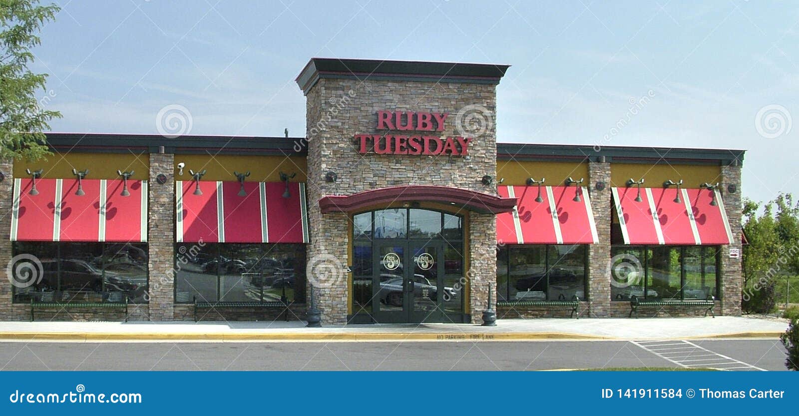 Ruby Tuesday Restaurant editorial stock image. Image of dinner - 141911584