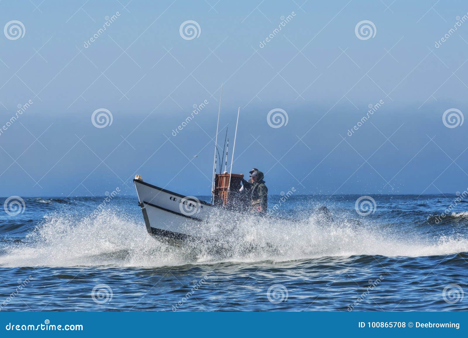 Ruderboot-Boot, Das am Kap Kiwanda Hereinkommt Redaktionelles Stockfoto ...