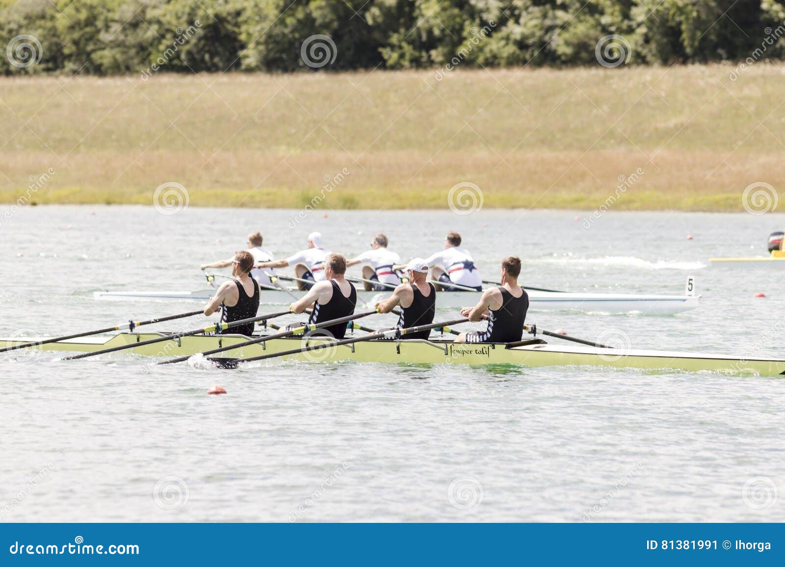 Ruderer in Den Ruderbooten in Einem See Redaktionelles Foto - Bild von ...