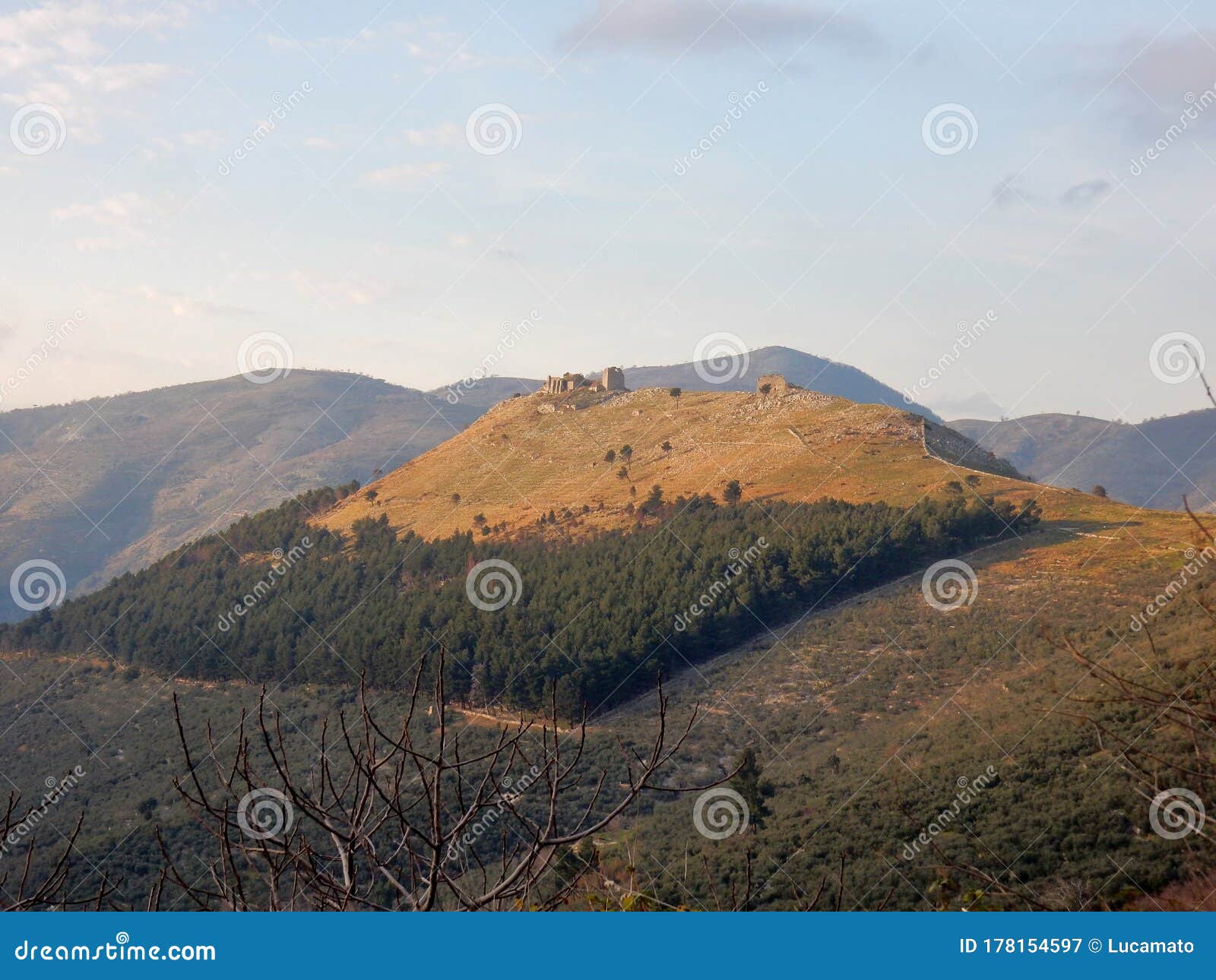 San Felice A Cancello - Turista Sul Monte Partenio Al Tramonto ...