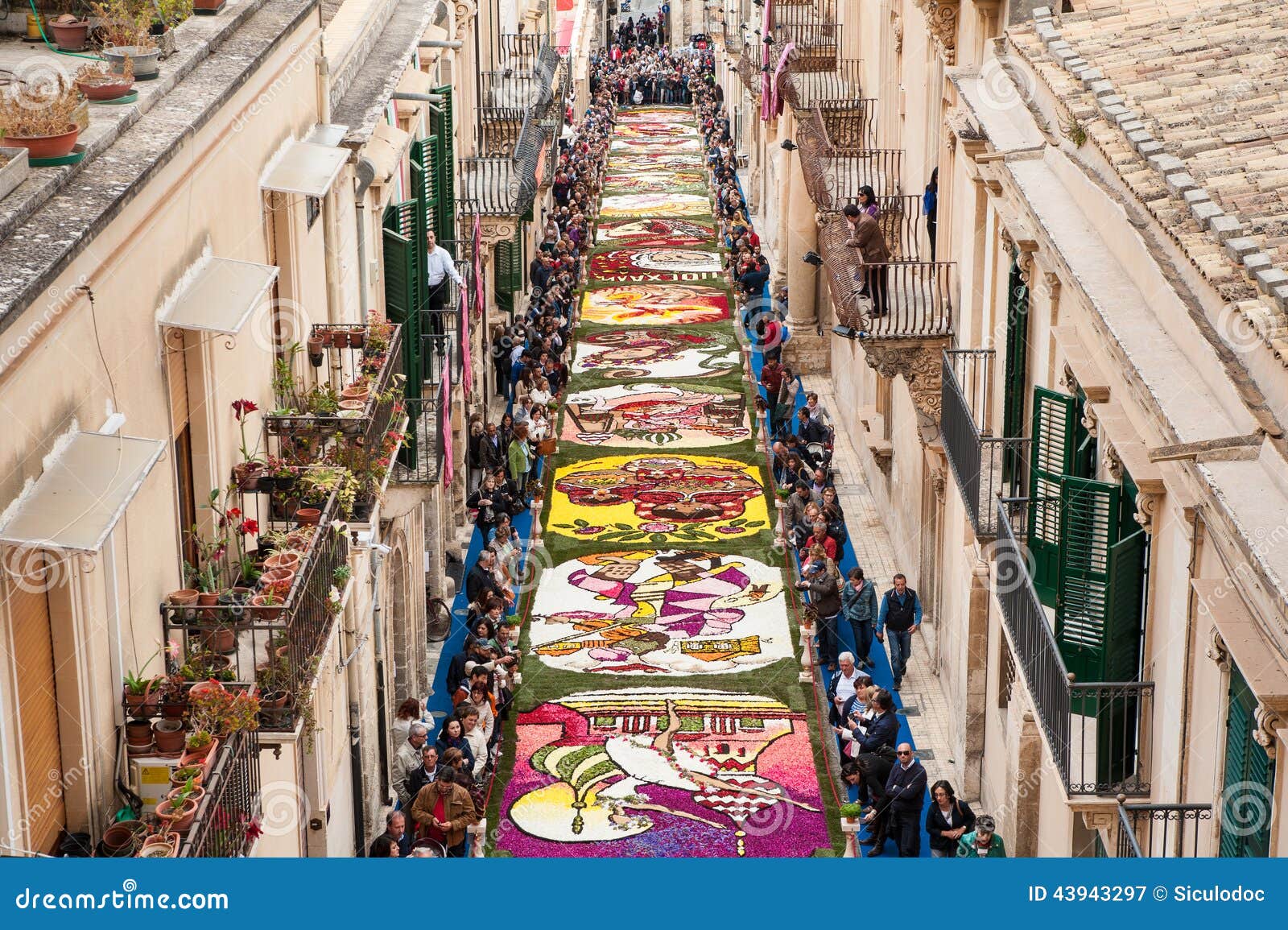 Rue colorée photographie éditorial. Image du fleur, festif - 43943297