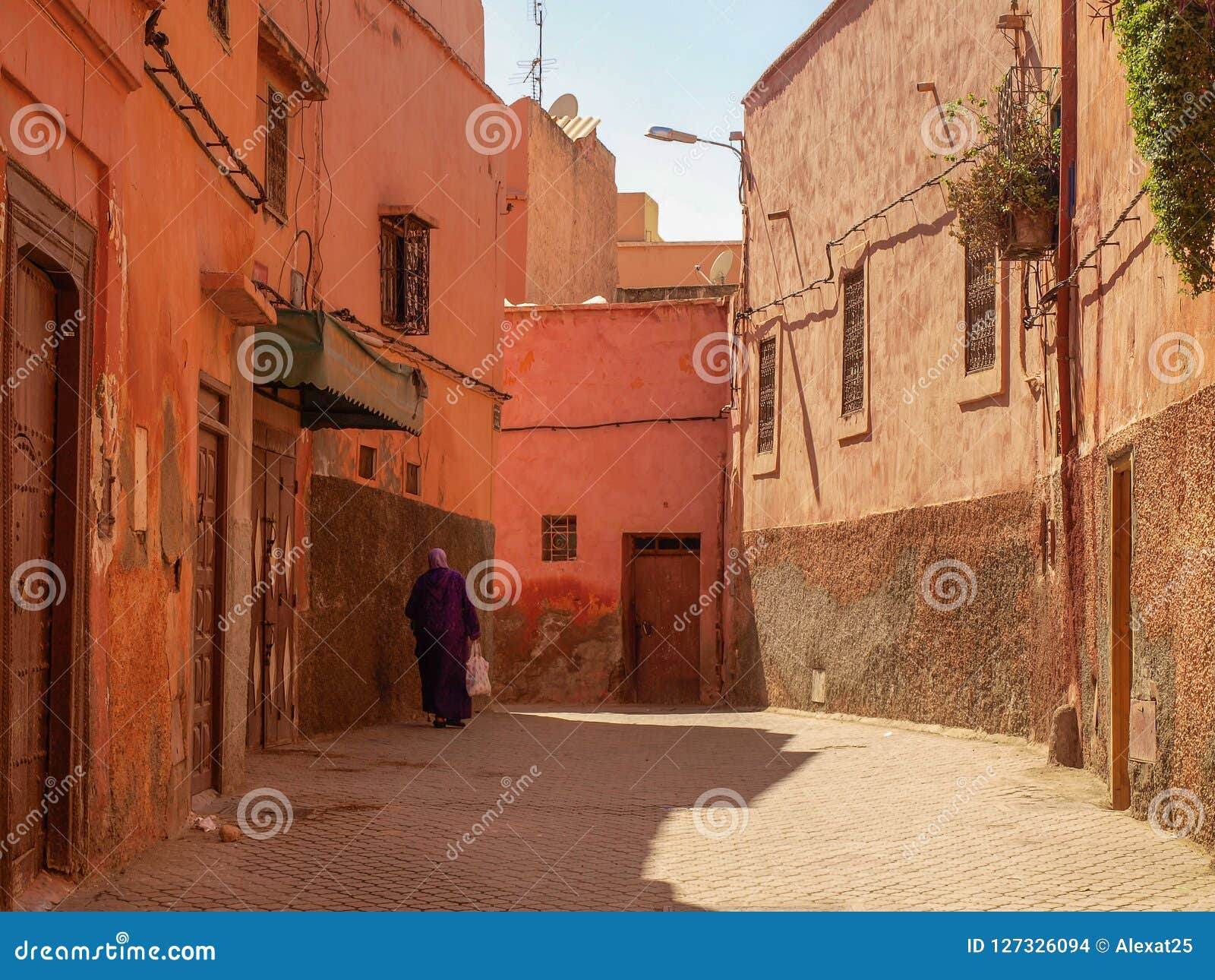 Rue de Marrakech photo stock. Image du maghreb, traditionnel - 127326094