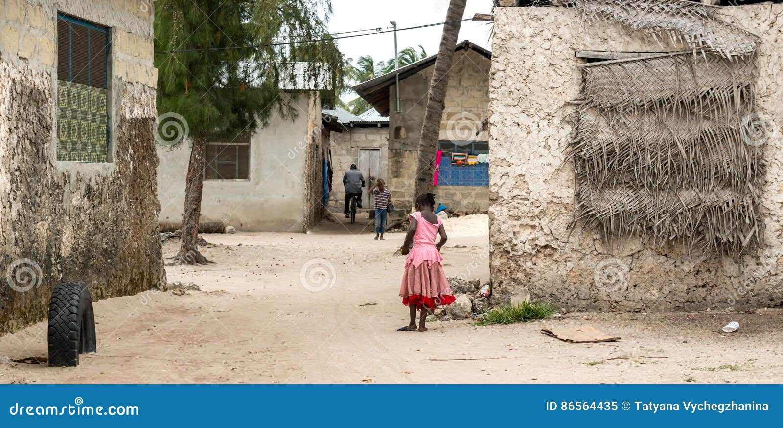 Rue Simple Dans Le Village Africain Image éditorial - Image du facile ...