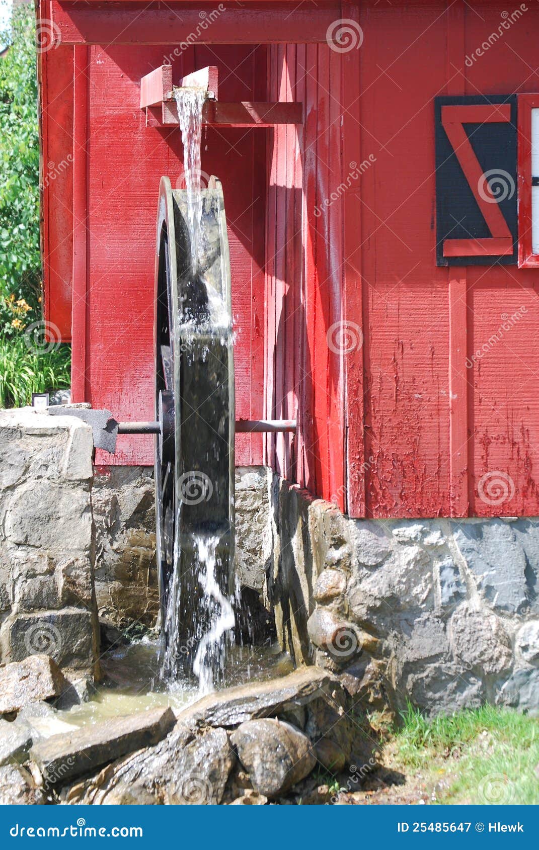 Rueda de agua imagen de archivo. Imagen de mecanismo - 25485647