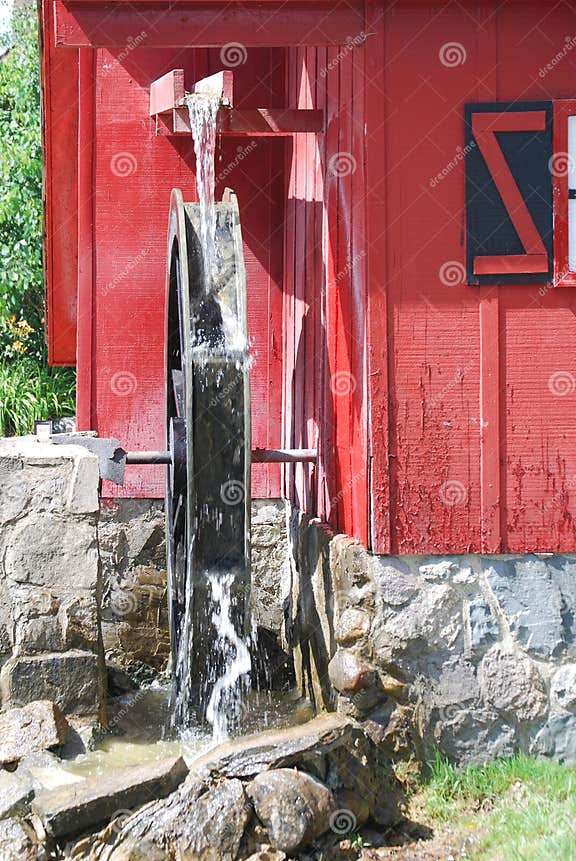 Rueda de agua imagen de archivo. Imagen de mecanismo - 25485647