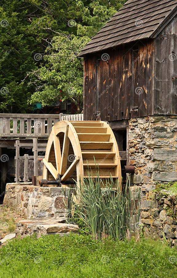 Rueda de agua foto de archivo. Imagen de agua, molino - 5731316