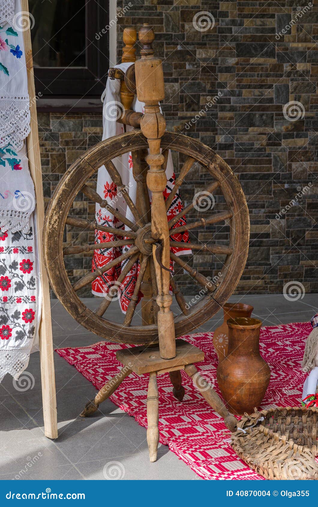 Rueda de hilado foto de archivo. Imagen de hilado, tejedor - 40870004
