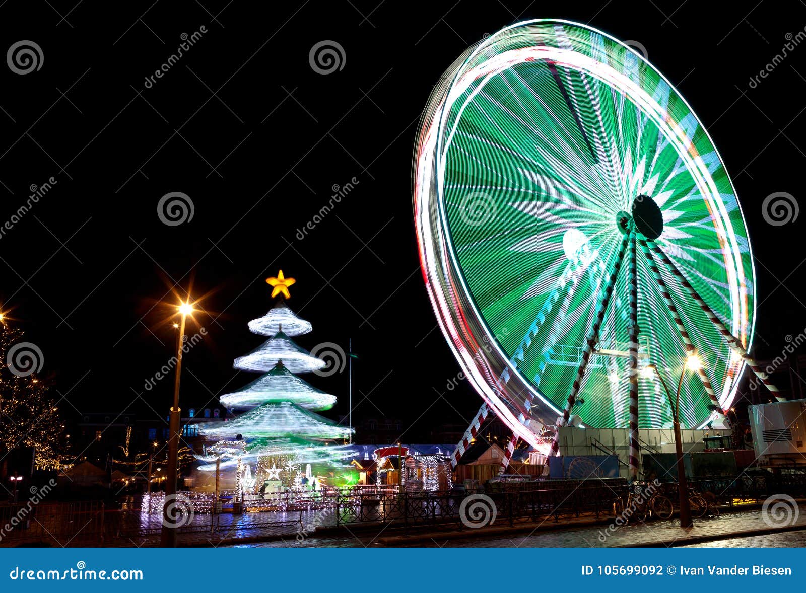 Rueda De La Feria De Lujo De La Navidad Foto de archivo - Imagen de ...