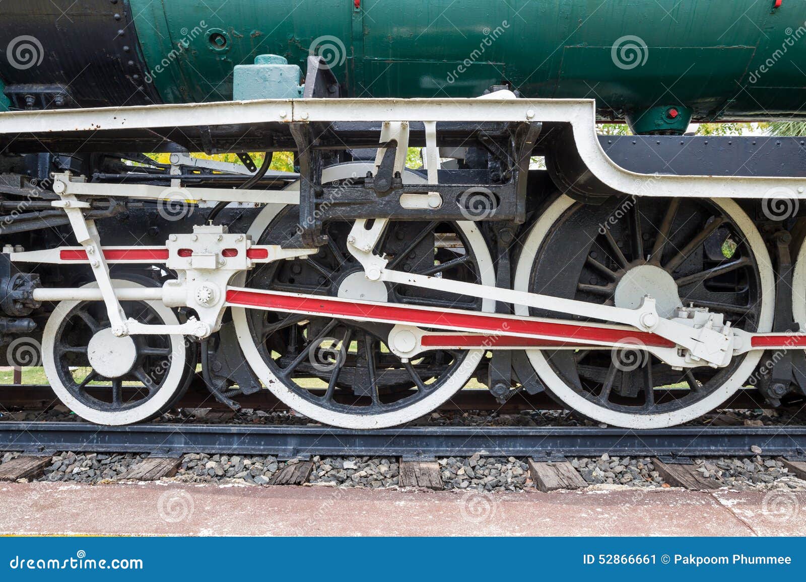 Rueda De La Locomotora En Ferrocarril Imagen de archivo - Imagen de ...