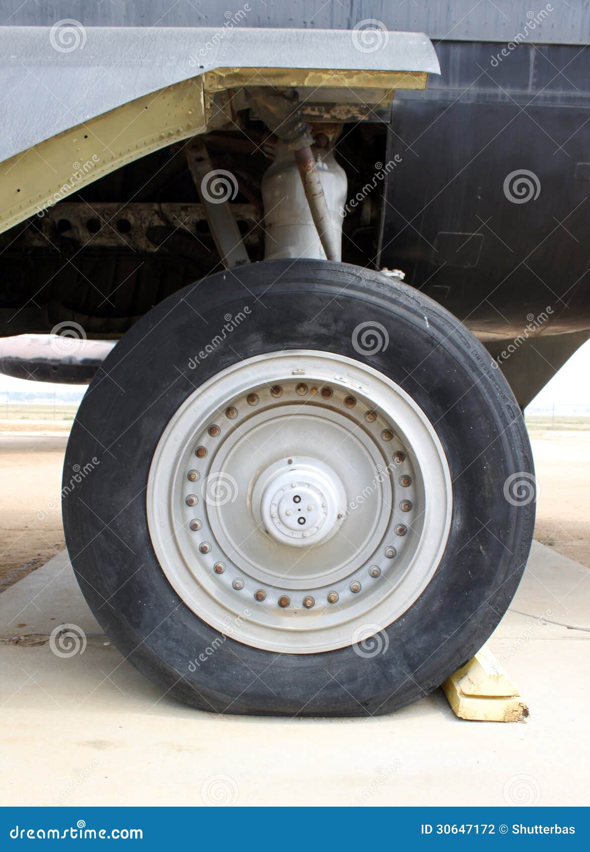 Rueda de los aviones foto de archivo. Imagen de detalles - 30647172