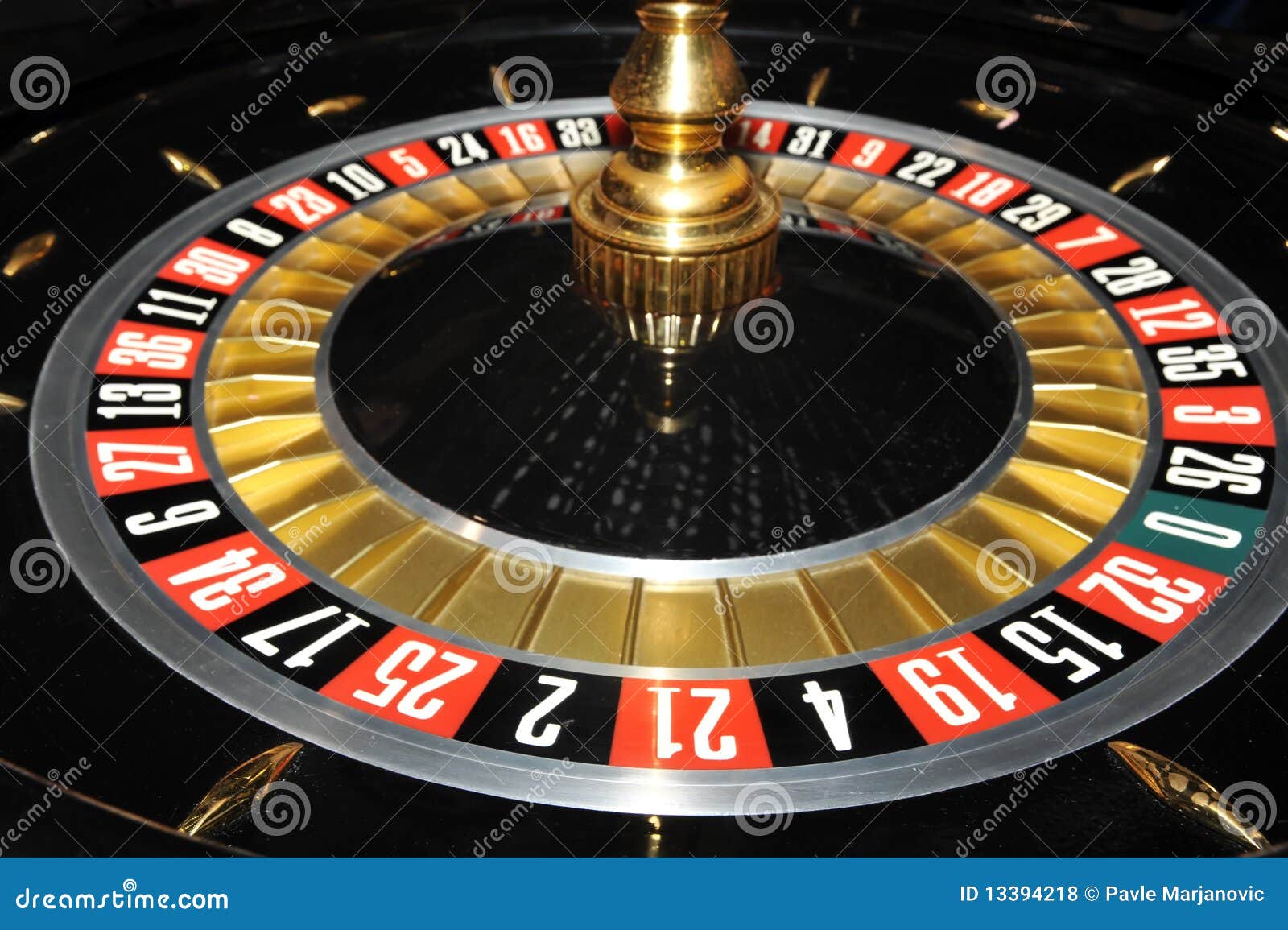 Rueda de ruleta foto de archivo. Imagen de aumentos, apuestas - 13394218