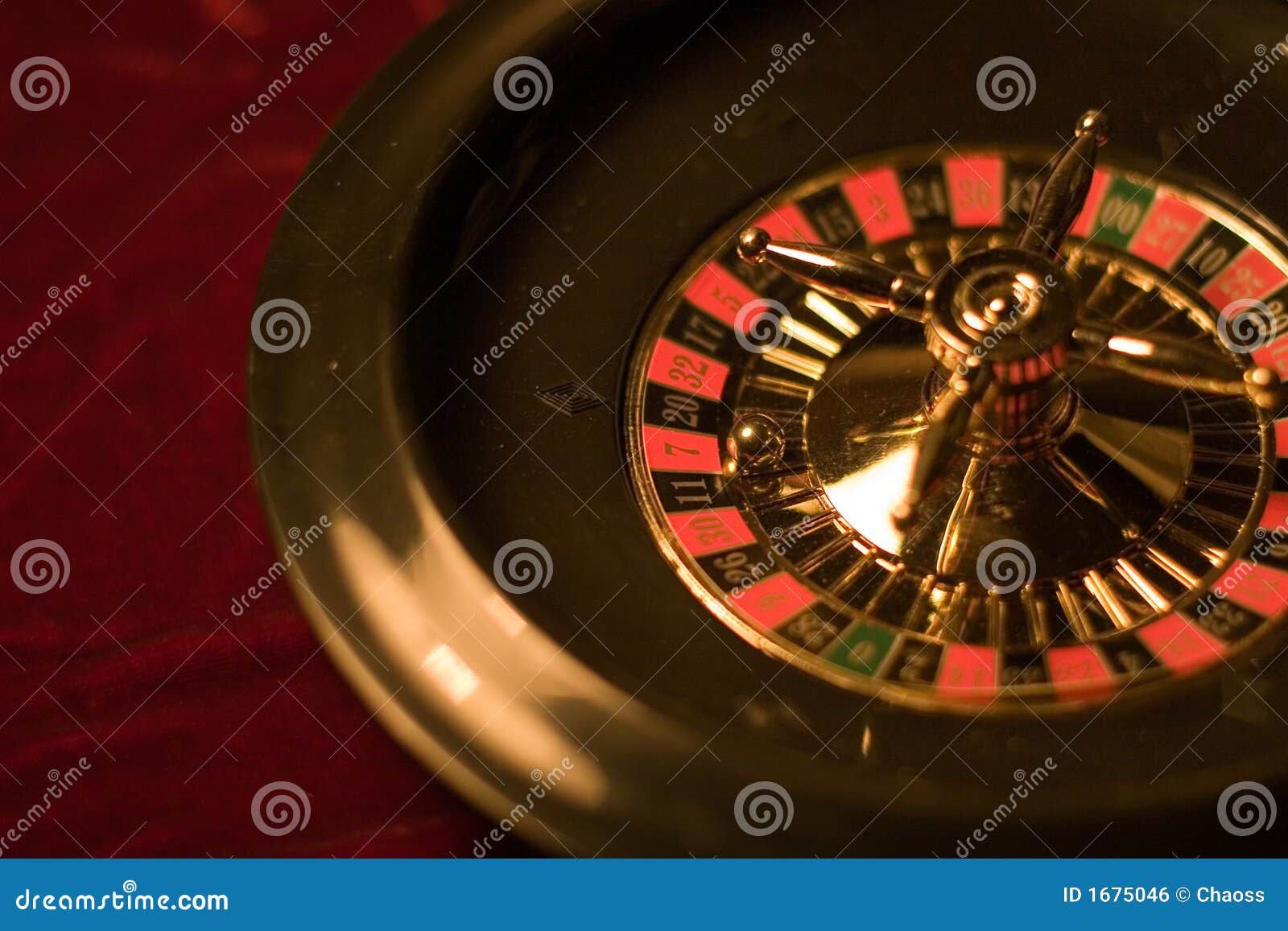Rueda de ruleta foto de archivo. Imagen de suerte, apego - 1675046