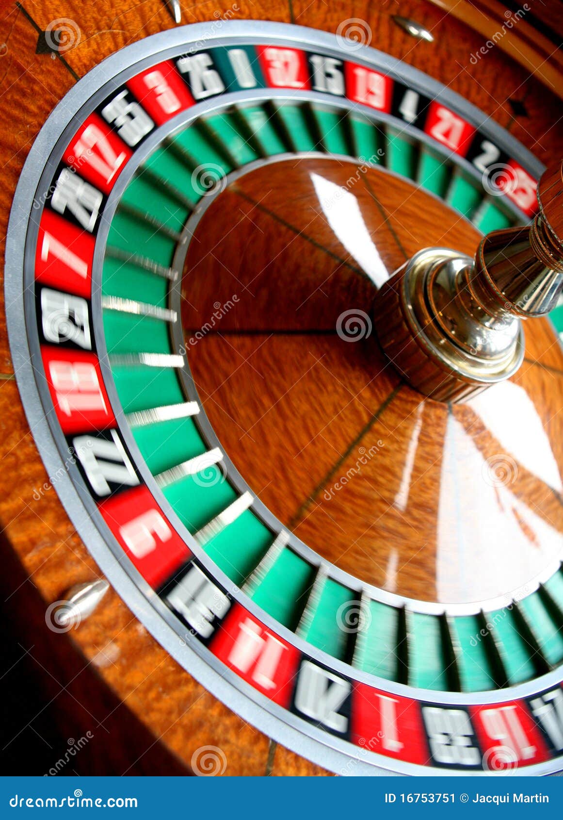 Rueda de ruleta imagen de archivo. Imagen de primer, fondo - 16753751