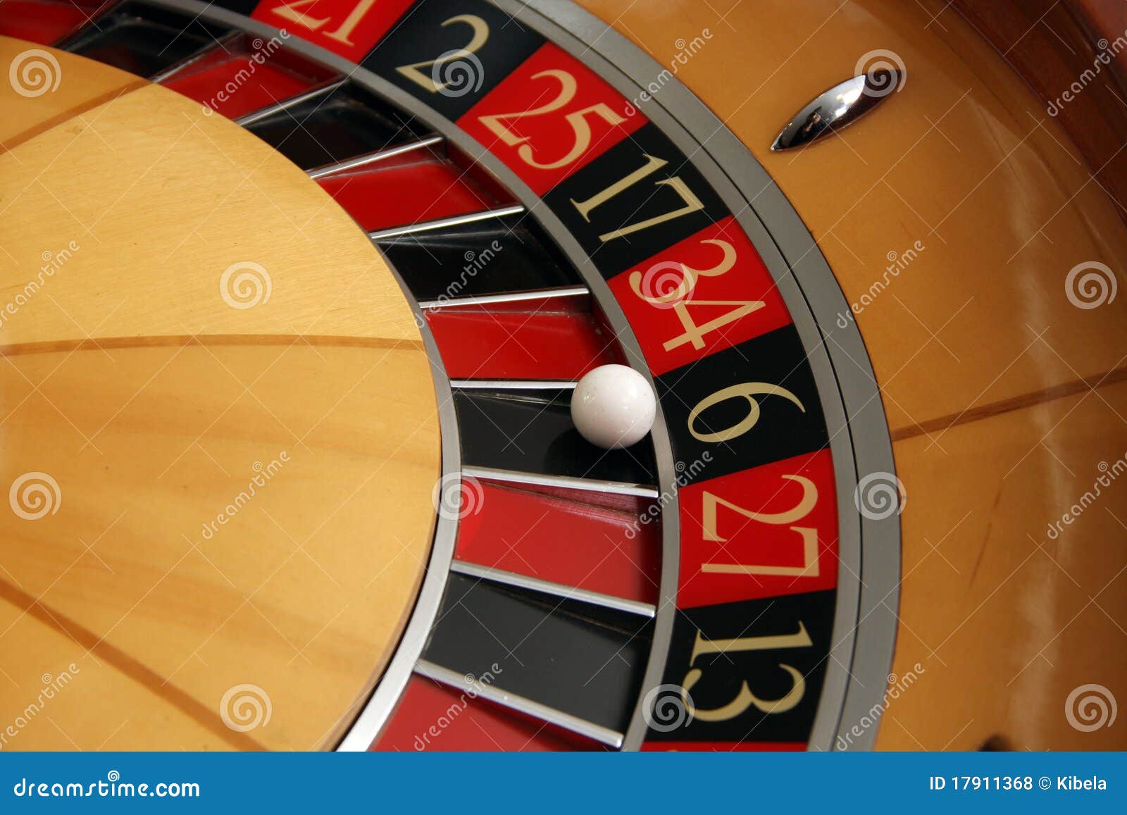 Rueda de ruleta foto de archivo. Imagen de negro, casino - 17911368