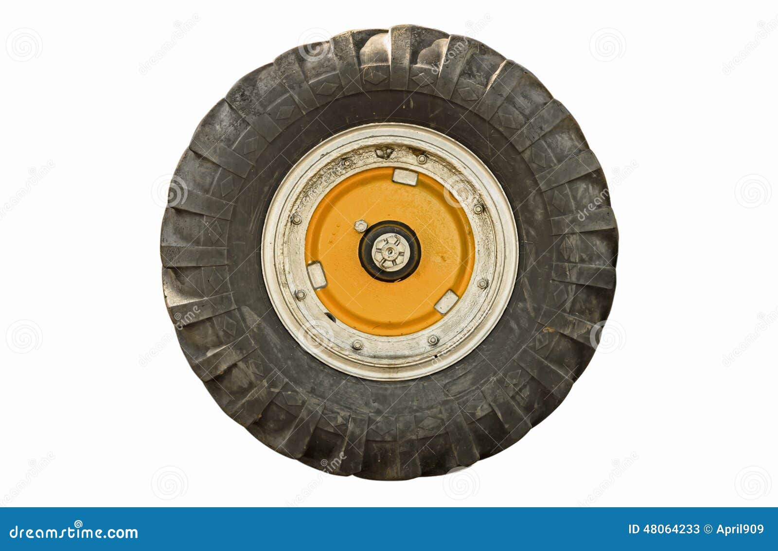 Rueda del tractor aislada imagen de archivo. Imagen de negro - 48064233
