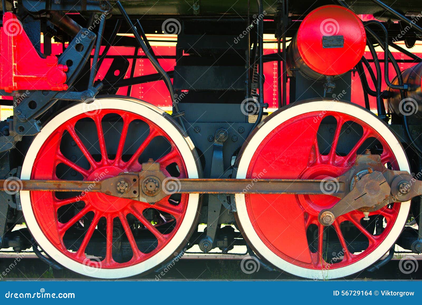 Rueda Locomotora Roja Con Los Mecanismos Negros Foto de archivo ...