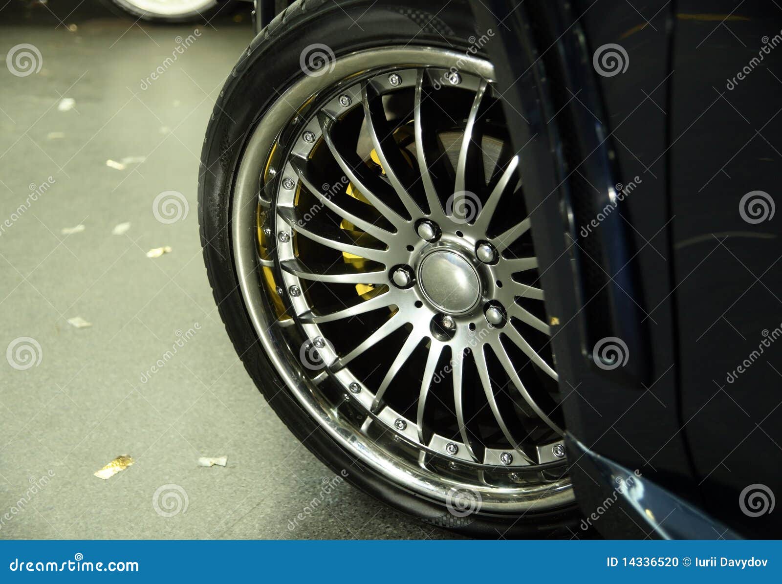 Rueda Moderna Del Nuevo Coche De Deportes Foto de archivo - Imagen de ...