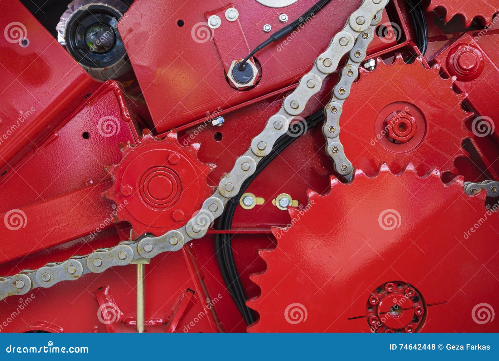 Rueda Y Cadena De Engranaje Foto de archivo - Imagen de metal, acero ...
