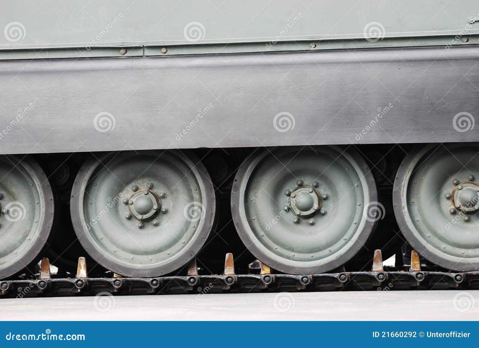 Ruedas del tanque foto de archivo. Imagen de resistente - 21660292