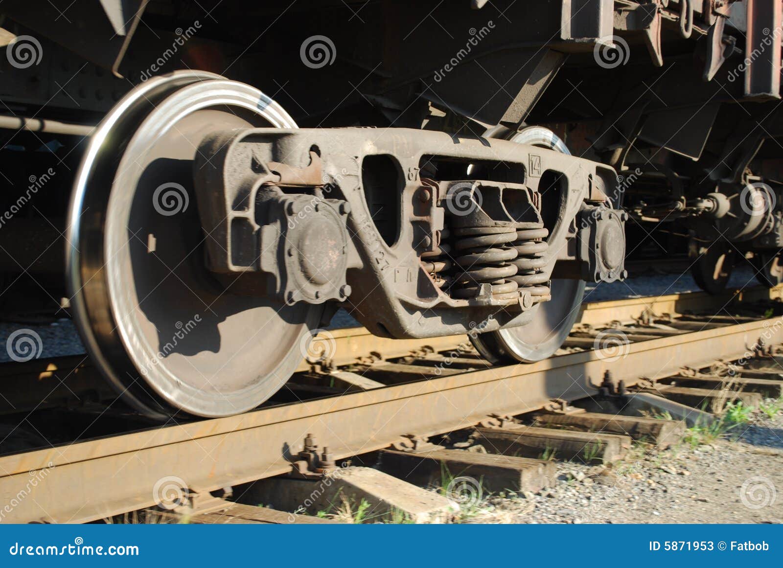 Ruedas del tren imagen de archivo. Imagen de recorrido - 5871953