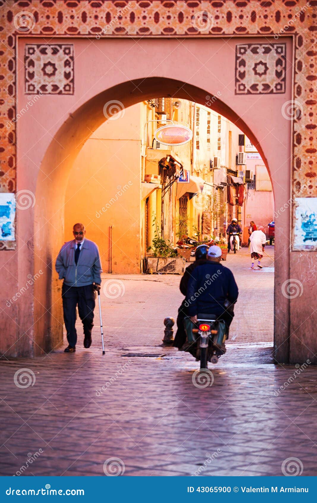 Rues à Marrakech la Médina image éditorial. Image du vivre - 43065900