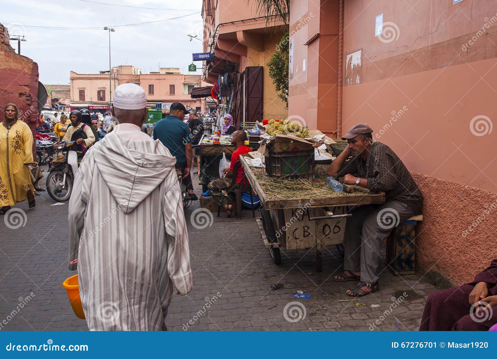 Rues de Marrakech photo éditorial. Image du circulation - 67276701
