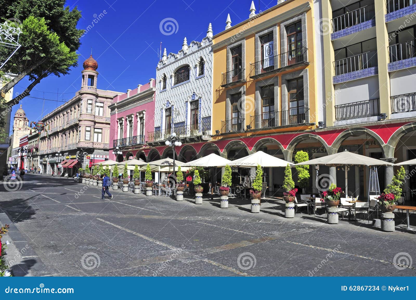 Rues De Ville De Puebla, Mexique Image stock éditorial - Image du serré ...