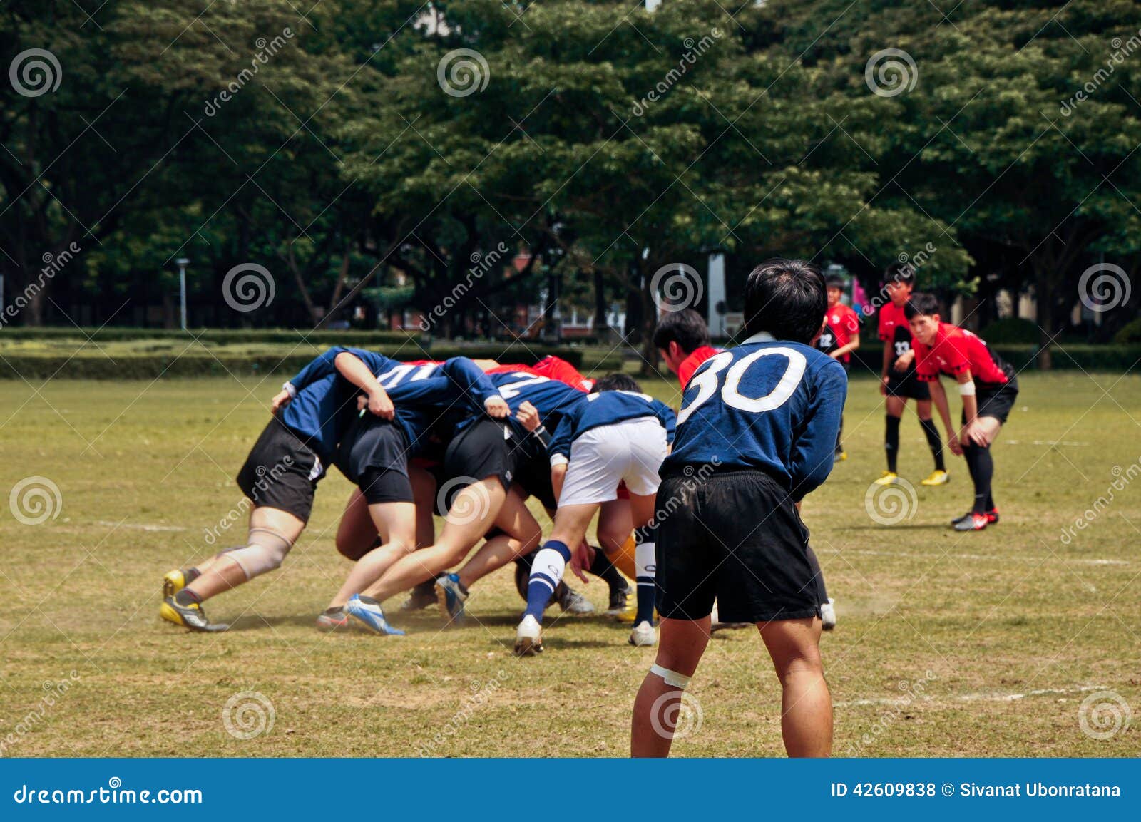 Rugby in der Aktion redaktionelles stockfoto. Bild von depp - 42609838