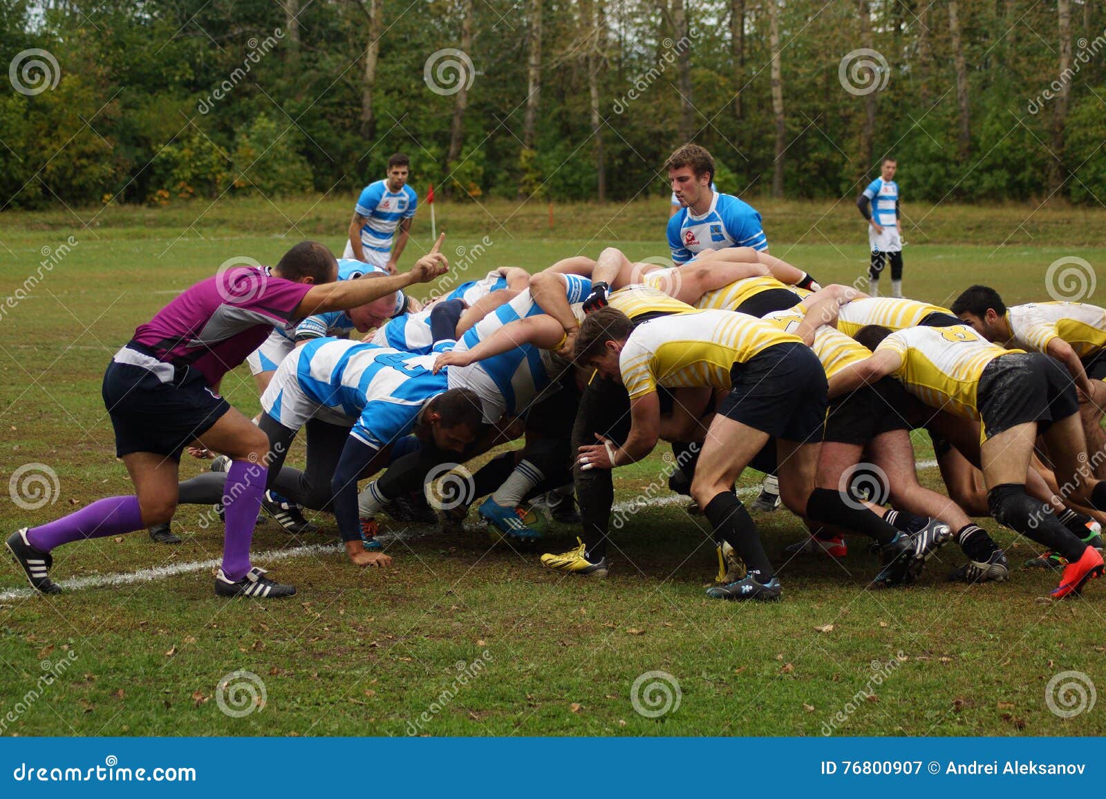 Rugby play editorial photography. Image of action, grab - 76800907