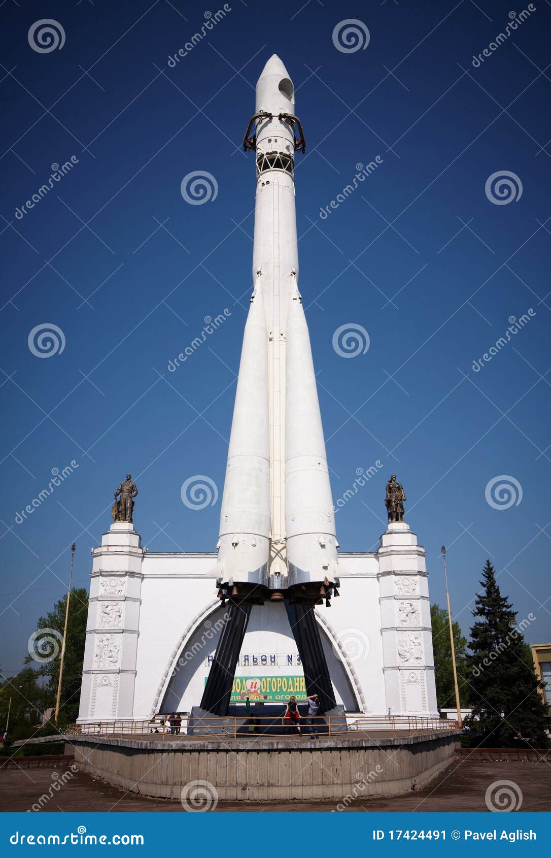 Ruimte raket redactionele foto. Image of moskou, herdenkings - 17424491