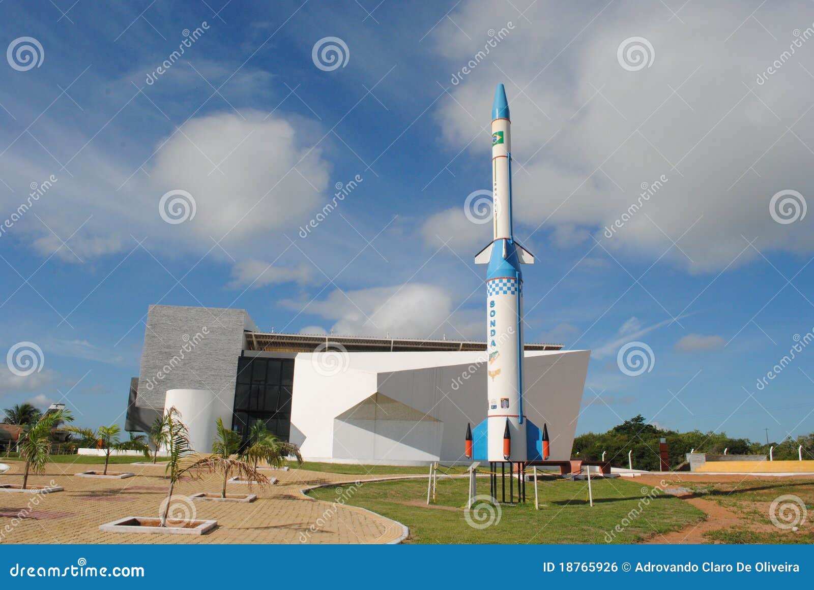 Ruimte raket stock foto. Image of waarneming, bouw, zonneschijn - 18765926