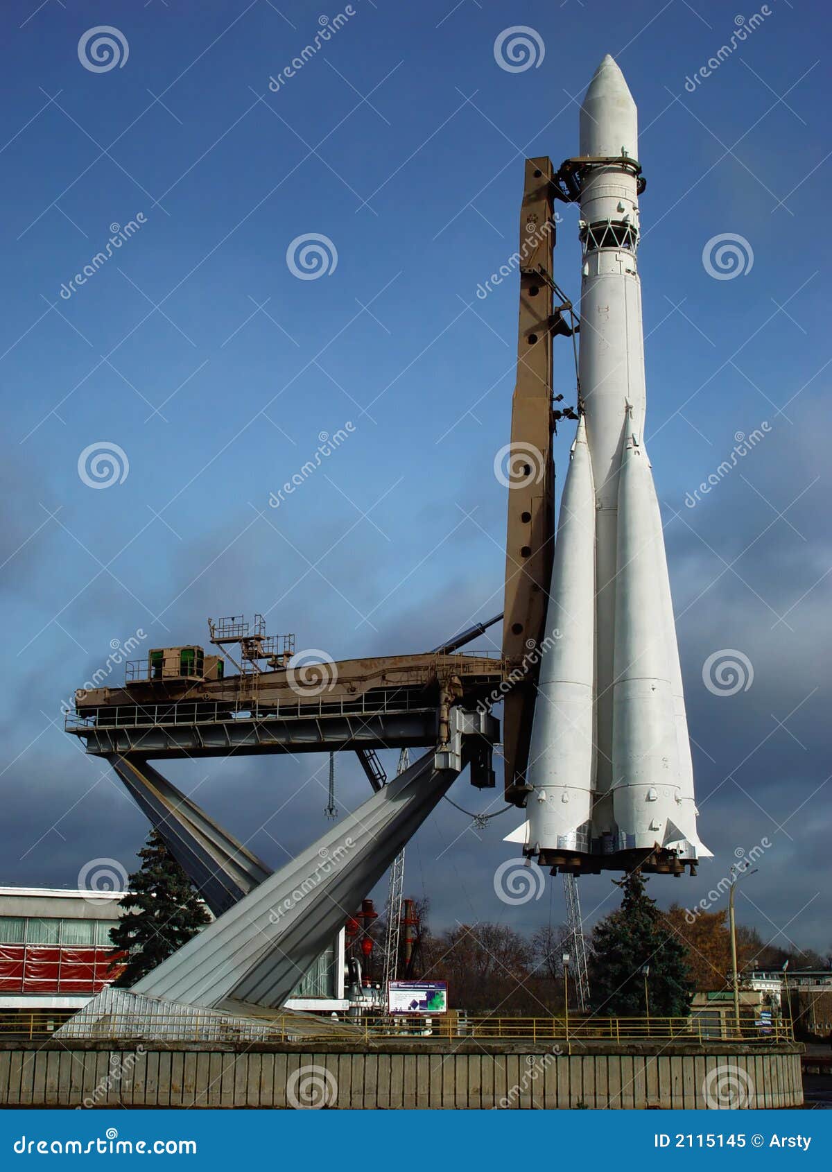 Ruimte raket stock afbeelding. Image of technologie, pendel - 2115145