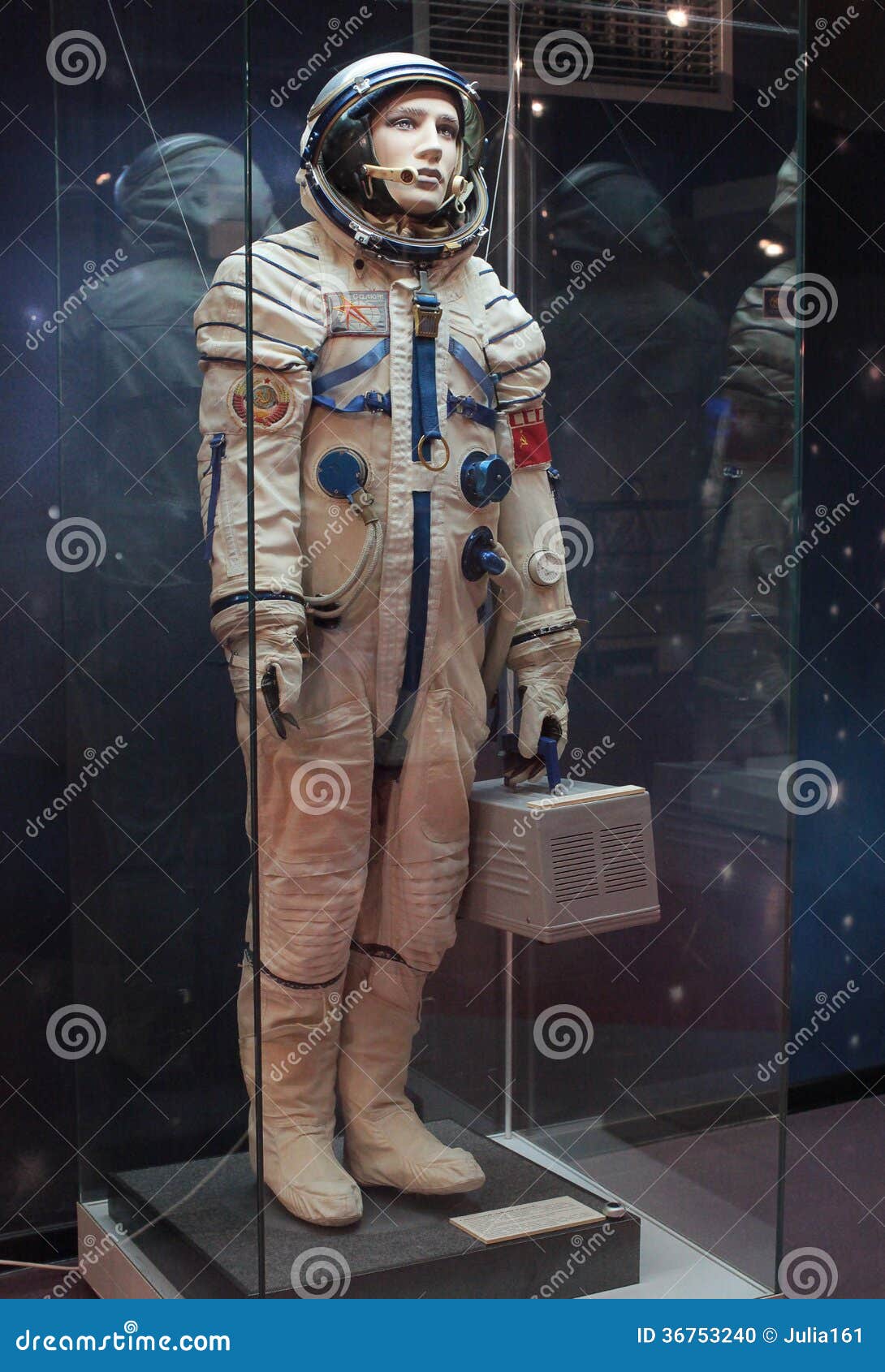 Ruimtepak redactionele afbeelding. Image of kleren, ruimtevaarder ...