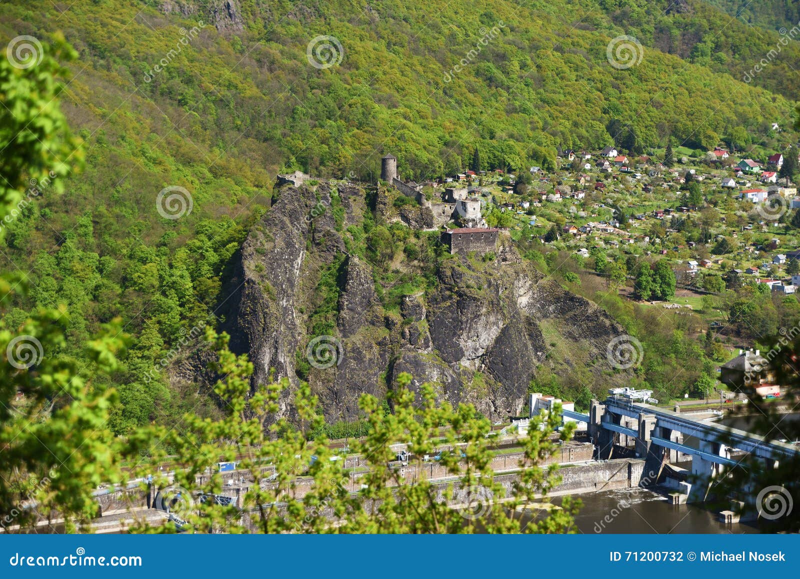 Ruin of castle Strekov editorial photography. Image of green - 71200732