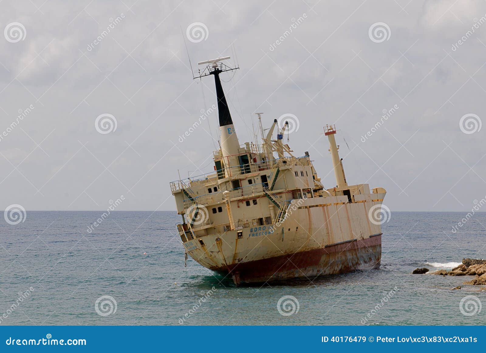 Ruina EDRO III De La Nave En Chipre Imagen de archivo editorial ...