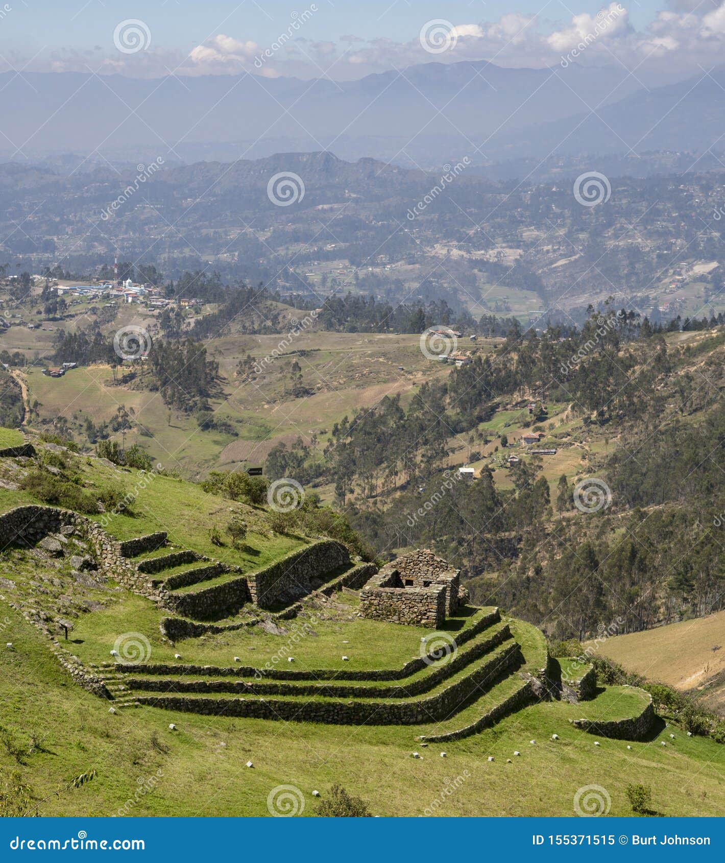 Ruina inca en Cojitambo imagen de archivo. Imagen de ruinas - 155371515